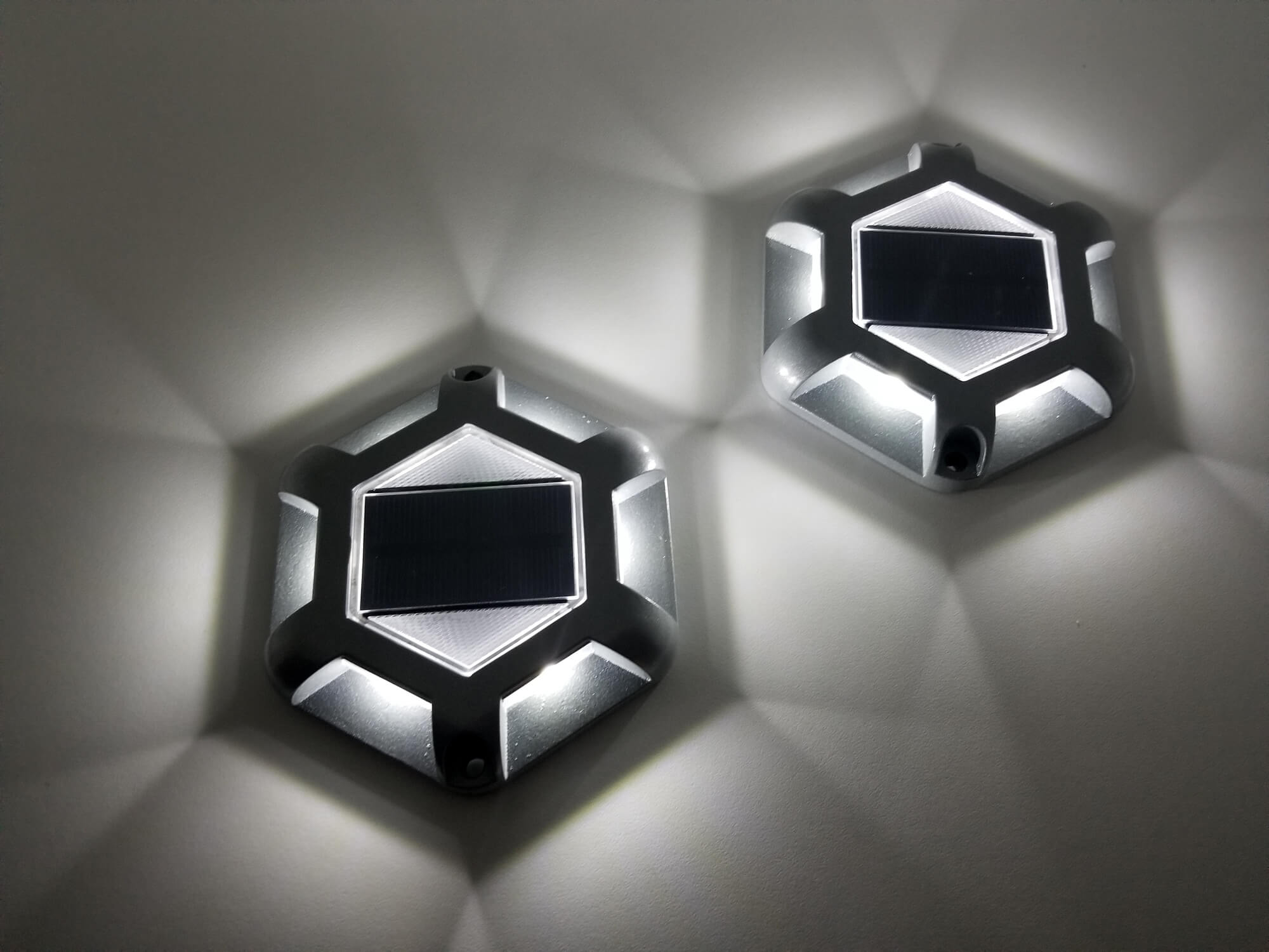 Best Solar Driveway Lights for 2024 - Durable and Bright Lights for ...