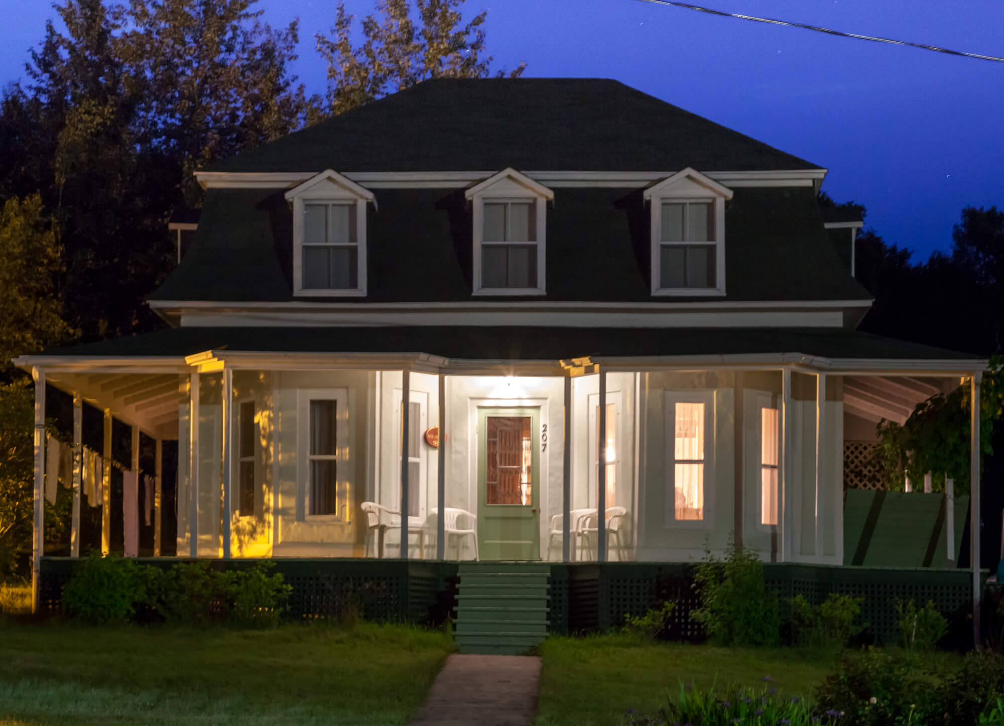 Best Solar Porch Lights for 2024 - Welcoming Lights for Porch Safety ...