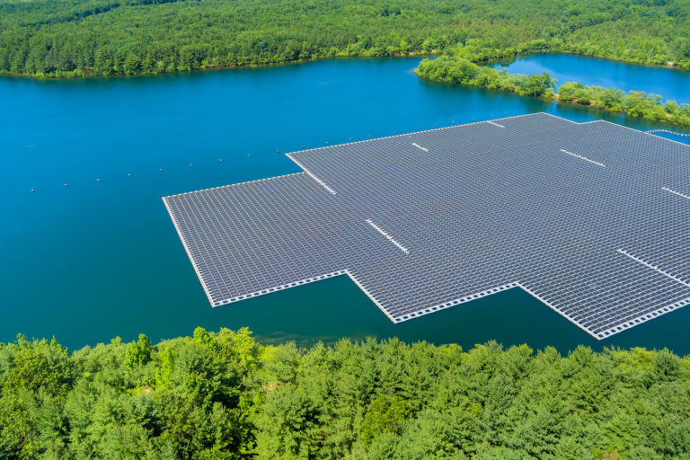 Offshore Solar Farms: A Rising Tide in Clean Energy - Solar Panels ...